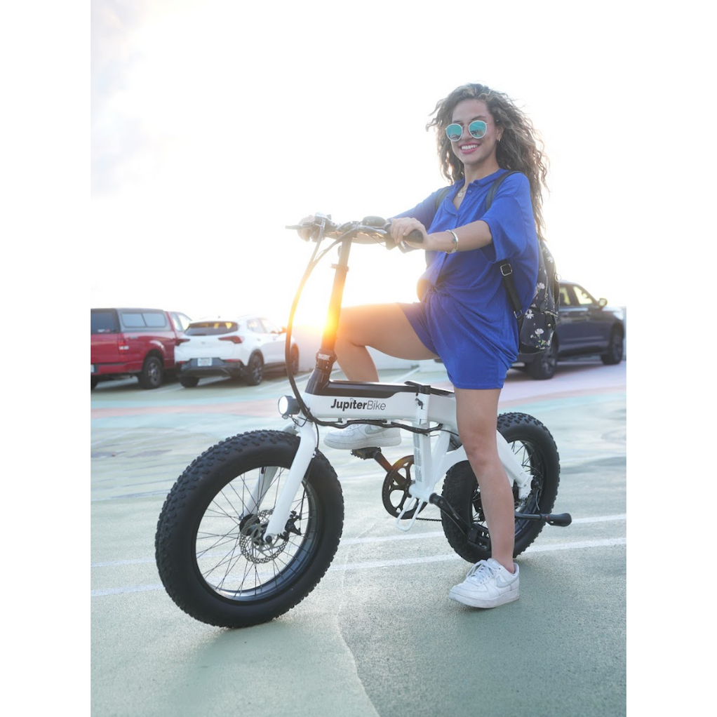 Jupiter Bike Defiant: Foldable, 40+ Mile Range E-Bike for Beach Life ...